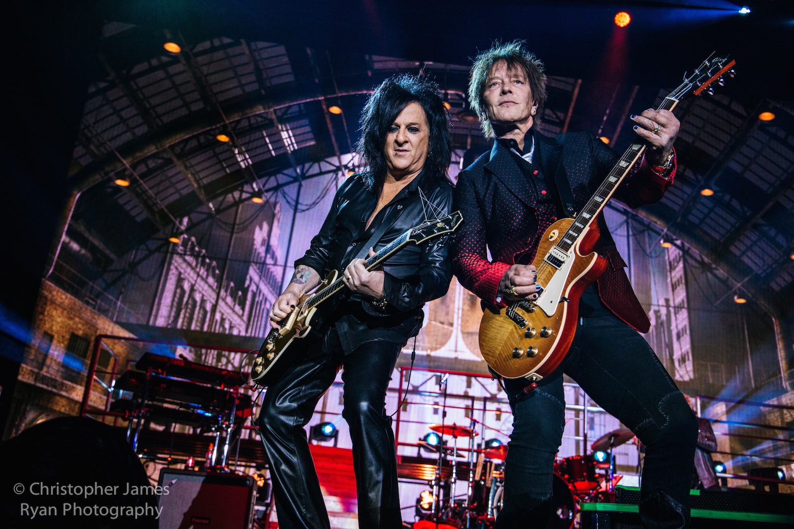 Billy Idol spits in the face of time at the Manchester Arena - RAMzine